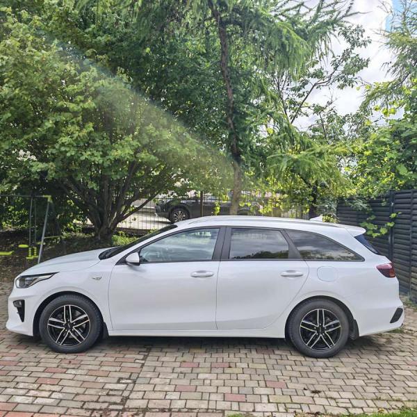 White Kia Ceed 2021 in Vilnius, with an engine capacity of 1.48 L and mileage of 67 thousand km for 14444 €, photo 8 on AUTOMOTO.COM.LV