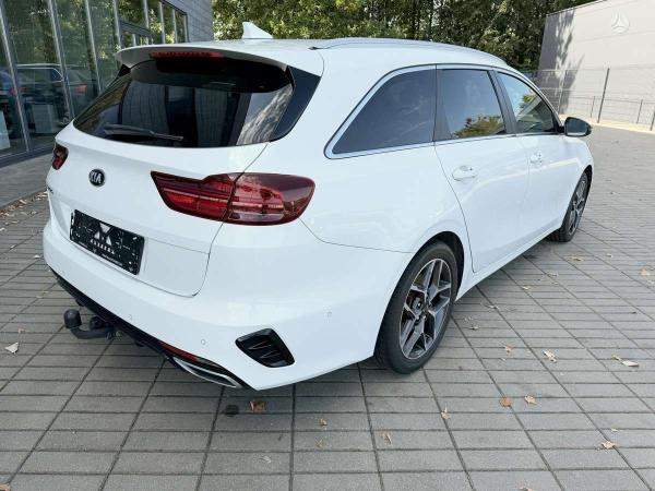 White Kia Ceed 2021 in Kaunas, with an engine capacity of 1.00 L and mileage of 207 thousand km for 9500 €, photo 4 on AUTOMOTO.COM.LV