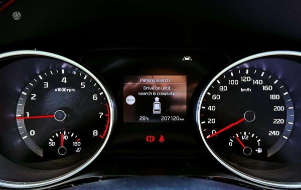 White Kia Ceed 2021 in Kaunas, with an engine capacity of 1.00 L and mileage of 207 thousand km for 9500 €, photo 9 on AUTOMOTO.COM.LV