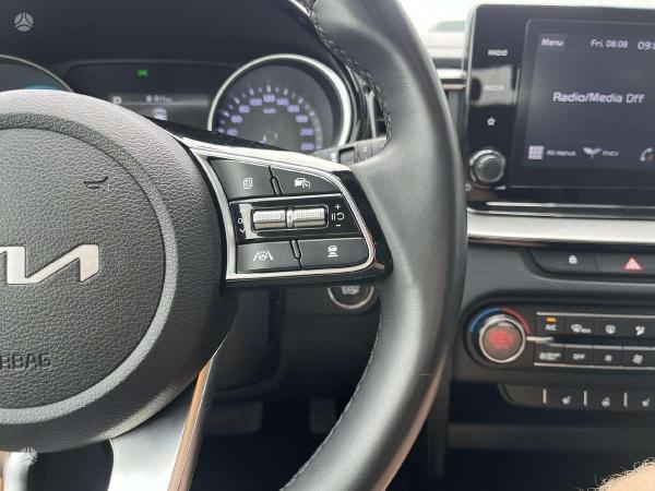 White Kia Ceed 2022 in Vilnius, with an engine capacity of 1.58 L and mileage of 65 thousand km for 19000 €, photo 11 on AUTOMOTO.COM.LV
