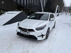 White Kia Ceed 2022 in Vilnius, with an engine capacity of 1.48 L and mileage of 152 thousand km for 13600 €, photo 4 on AUTOMOTO.COM.LV