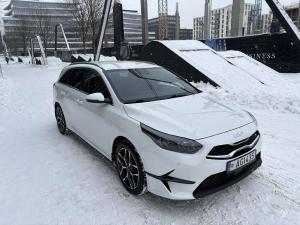 White Kia Ceed 2022 in Vilnius, with an engine capacity of 1.48 L and mileage of 152 thousand km for 13600 €, photo 6 on AUTOMOTO.COM.LV