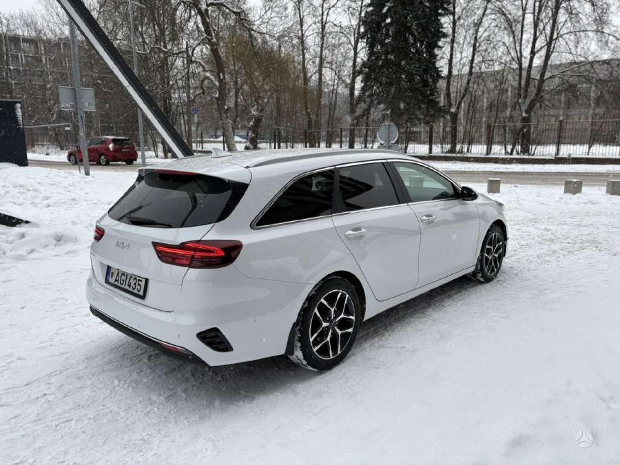 White Kia Ceed 2022 in Vilnius, with an engine capacity of 1.48 L and mileage of 152 thousand km for 13600 €, photo 9 on AUTOMOTO.COM.LV