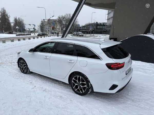 White Kia Ceed 2022 in Vilnius, with an engine capacity of 1.48 L and mileage of 152 thousand km for 13600 €, photo 10 on AUTOMOTO.COM.LV