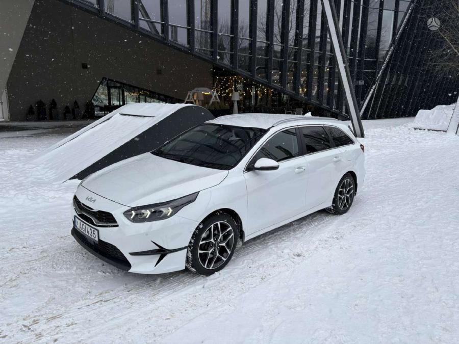 White Kia Ceed 2022 in Vilnius, with an engine capacity of 1.48 L and mileage of 152 thousand km for 13600 €, photo 11 on AUTOMOTO.COM.LV