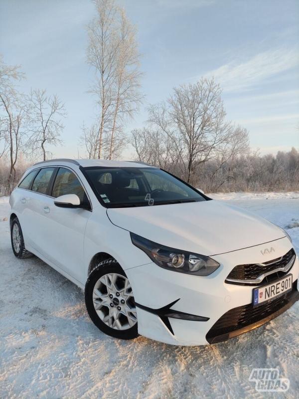 White Kia Ceed 2022 in Siauliai, with an engine capacity of 1.60 L and mileage of 113 thousand km for 12400 €, photo 1 on AUTOMOTO.COM.LV