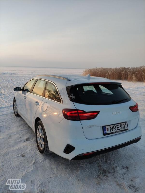White Kia Ceed 2022 in Siauliai, with an engine capacity of 1.60 L and mileage of 113 thousand km for 12400 €, photo 3 on AUTOMOTO.COM.LV