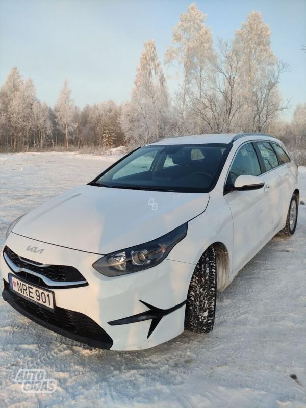 White Kia Ceed 2022 in Siauliai, with an engine capacity of 1.60 L and mileage of 113 thousand km for 12400 €, photo 4 on AUTOMOTO.COM.LV