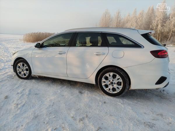 White Kia Ceed 2022 in Siauliai, with an engine capacity of 1.60 L and mileage of 113 thousand km for 12400 €, photo 5 on AUTOMOTO.COM.LV