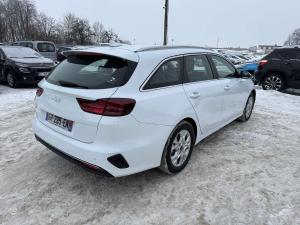 White Kia Ceed 2022 in Taurage, with an engine capacity of 1.60 L and mileage of 238 thousand km for 8900 €, photo 4 on AUTOMOTO.COM.LV