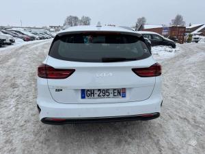 White Kia Ceed 2022 in Taurage, with an engine capacity of 1.60 L and mileage of 238 thousand km for 8900 €, photo 5 on AUTOMOTO.COM.LV