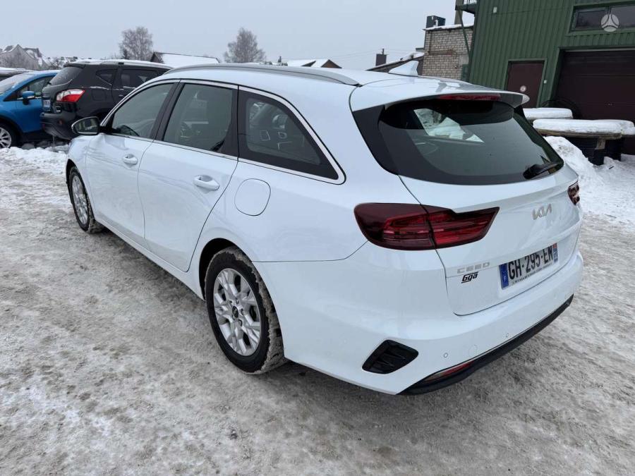 White Kia Ceed 2022 in Taurage, with an engine capacity of 1.60 L and mileage of 238 thousand km for 8900 €, photo 6 on AUTOMOTO.COM.LV