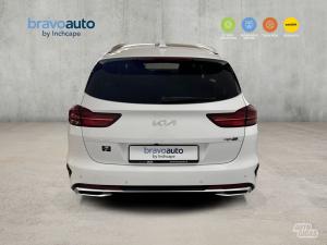 White Kia Ceed 2022 in Vilnius, with an engine capacity of 1.50 L and mileage of 88 thousand km for 19990 €, photo 5 on AUTOMOTO.COM.LV