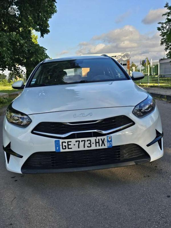 White Kia Ceed 2022 in Taurage, with an engine capacity of 1.60 L and mileage of 250 thousand km for 9000 €, photo 3 on AUTOMOTO.COM.LV