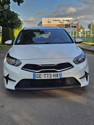 White Kia Ceed 2022 in Taurage, with an engine capacity of 1.60 L and mileage of 250 thousand km for 9000 €, photo 7 on AUTOMOTO.COM.LV