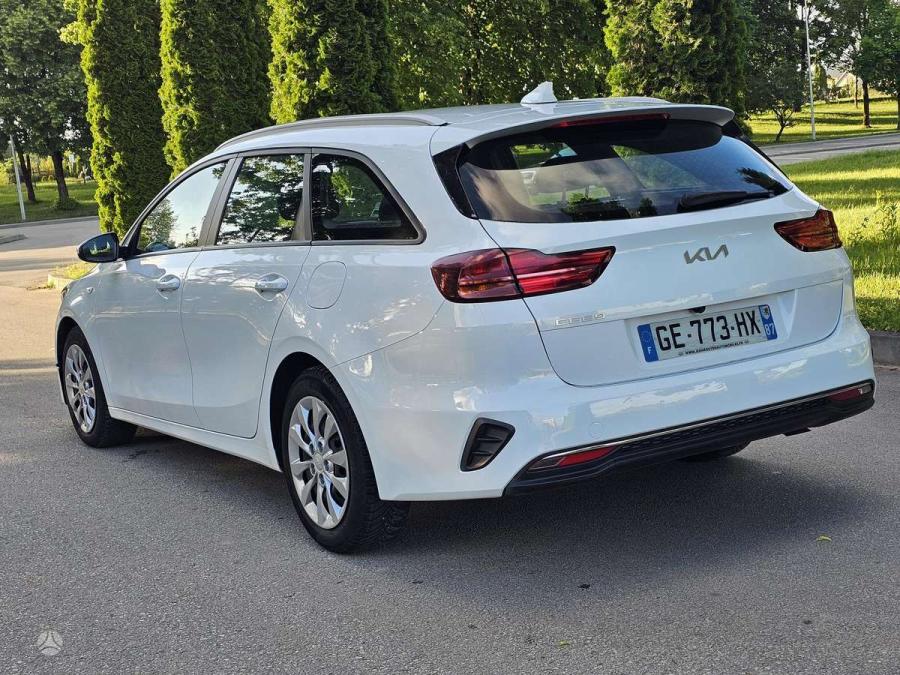 White Kia Ceed 2022 in Taurage, with an engine capacity of 1.60 L and mileage of 250 thousand km for 9000 €, photo 12 on AUTOMOTO.COM.LV