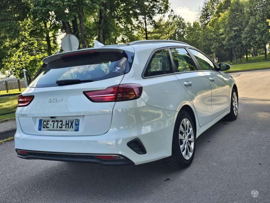 White Kia Ceed 2022 in Taurage, with an engine capacity of 1.60 L and mileage of 250 thousand km for 9000 €, photo 14 on AUTOMOTO.COM.LV