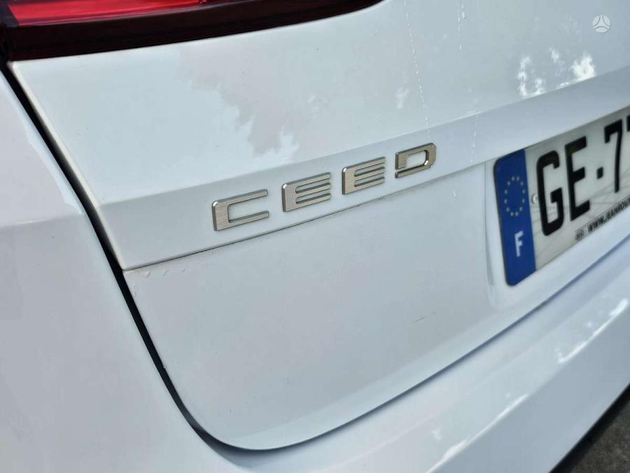 White Kia Ceed 2022 in Taurage, with an engine capacity of 1.60 L and mileage of 250 thousand km for 9000 €, photo 24 on AUTOMOTO.COM.LV