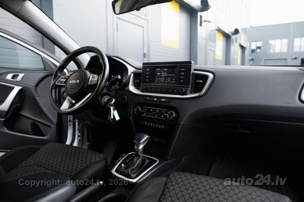 White Kia Ceed 2023 in Tallinn, with an engine capacity of 1.00 L and mileage of 161 thousand km for 10999 €, photo 6 on AUTOMOTO.COM.LV