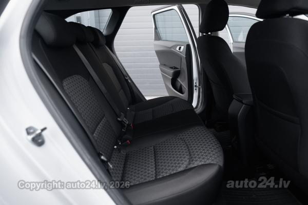 White Kia Ceed 2023 in Tallinn, with an engine capacity of 1.00 L and mileage of 161 thousand km for 10999 €, photo 8 on AUTOMOTO.COM.LV