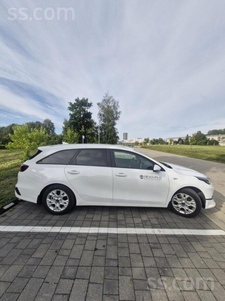 White Kia Ceed 2023 in Riga, with an engine capacity of 1.50 L and mileage of 90 thousand km for 14200 €, photo 3 on AUTOMOTO.COM.LV