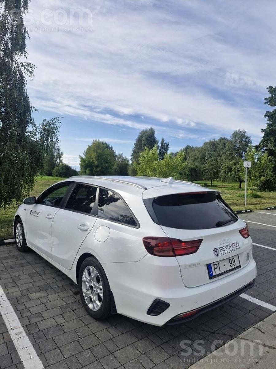 White Kia Ceed 2023 in Riga, with an engine capacity of 1.50 L and mileage of 90 thousand km for 14200 €, photo 5 on AUTOMOTO.COM.LV