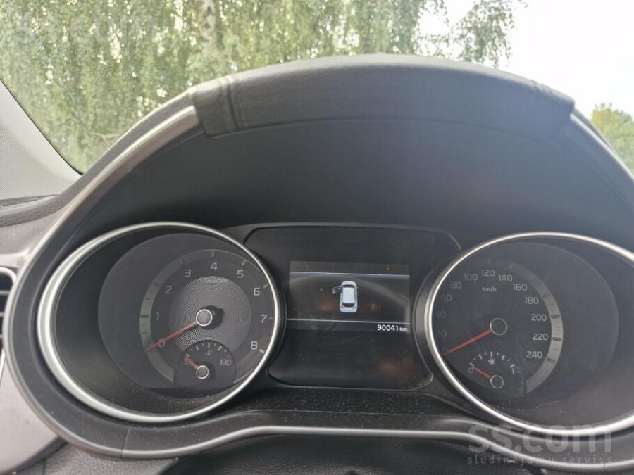 White Kia Ceed 2023 in Riga, with an engine capacity of 1.50 L and mileage of 90 thousand km for 14200 €, photo 8 on AUTOMOTO.COM.LV