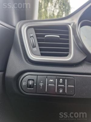 White Kia Ceed 2023 in Riga, with an engine capacity of 1.50 L and mileage of 90 thousand km for 14200 €, photo 9 on AUTOMOTO.COM.LV