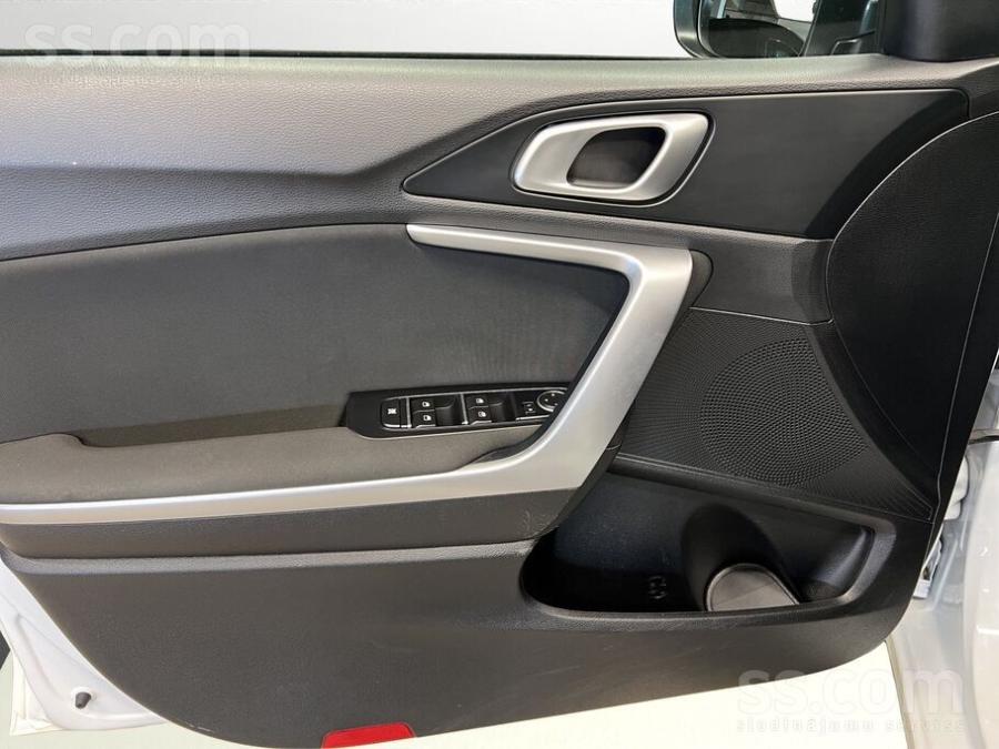 Balts Kia Ceed 2023 Rīga, ar dzinēja tilpumu 1.50 L un nobraukumu 62 tūkst. km par 15990 €, foto 14 vietnē AUTOMOTO.COM.LV