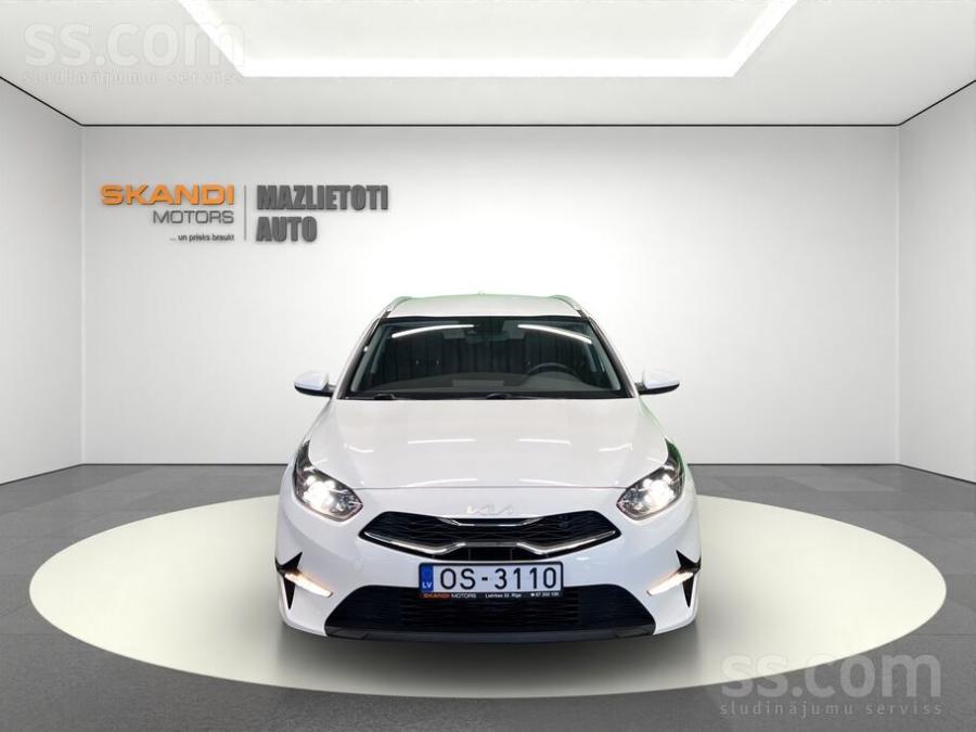 White Kia Ceed 2023 in Riga, with an engine capacity of 1.50 L and mileage of 92 thousand km for 14990 €, photo 3 on AUTOMOTO.COM.LV