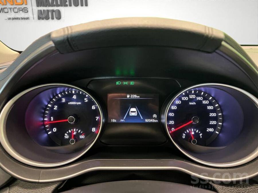 White Kia Ceed 2023 in Riga, with an engine capacity of 1.50 L and mileage of 92 thousand km for 14990 €, photo 13 on AUTOMOTO.COM.LV