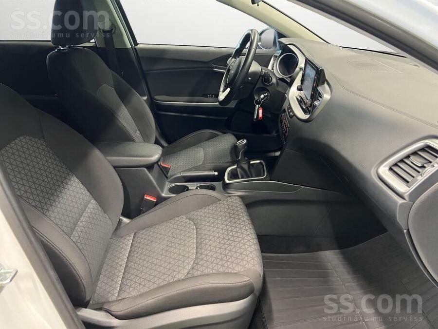 White Kia Ceed 2023 in Riga, with an engine capacity of 1.50 L and mileage of 92 thousand km for 14990 €, photo 21 on AUTOMOTO.COM.LV