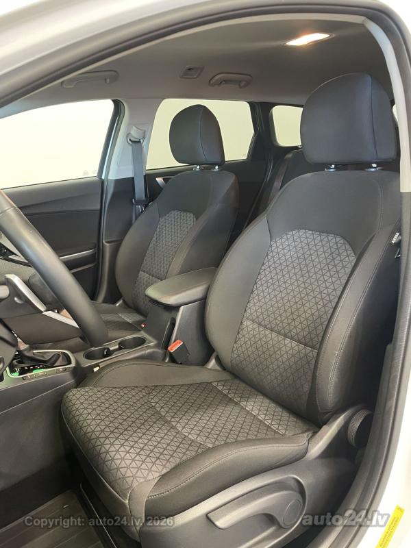 Balts Kia Ceed 2025 Tallina, ar dzinēja tilpumu 1.50 L un nobraukumu 29 tūkst. km par 21990 €, foto 8 vietnē AUTOMOTO.COM.LV