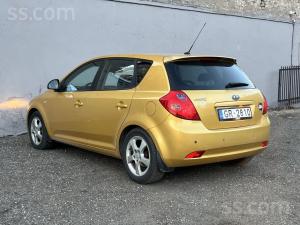 Yellow Kia Ceed 2007 in Riga, with an engine capacity of 1.60 L and mileage of 178 thousand km for 1590 €, photo 5 on AUTOMOTO.COM.LV