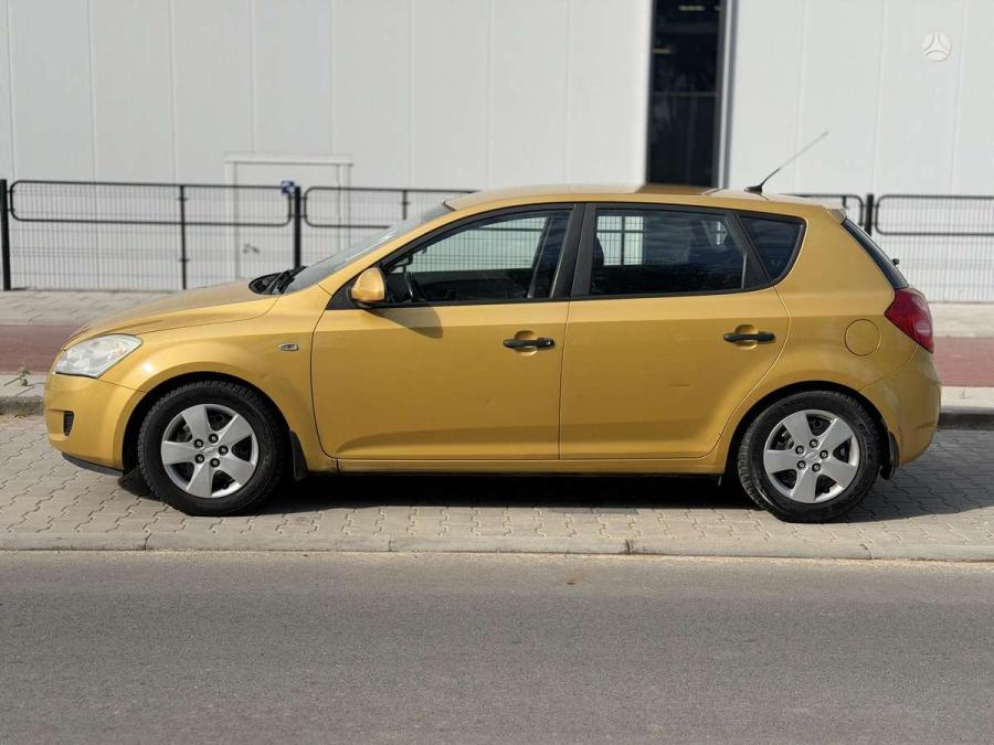 Dzeltens Kia Ceed 2008 Viļņa, ar dzinēja tilpumu 1.59 L un nobraukumu 241 tūkst. km par 1450 €, foto 5 vietnē AUTOMOTO.COM.LV