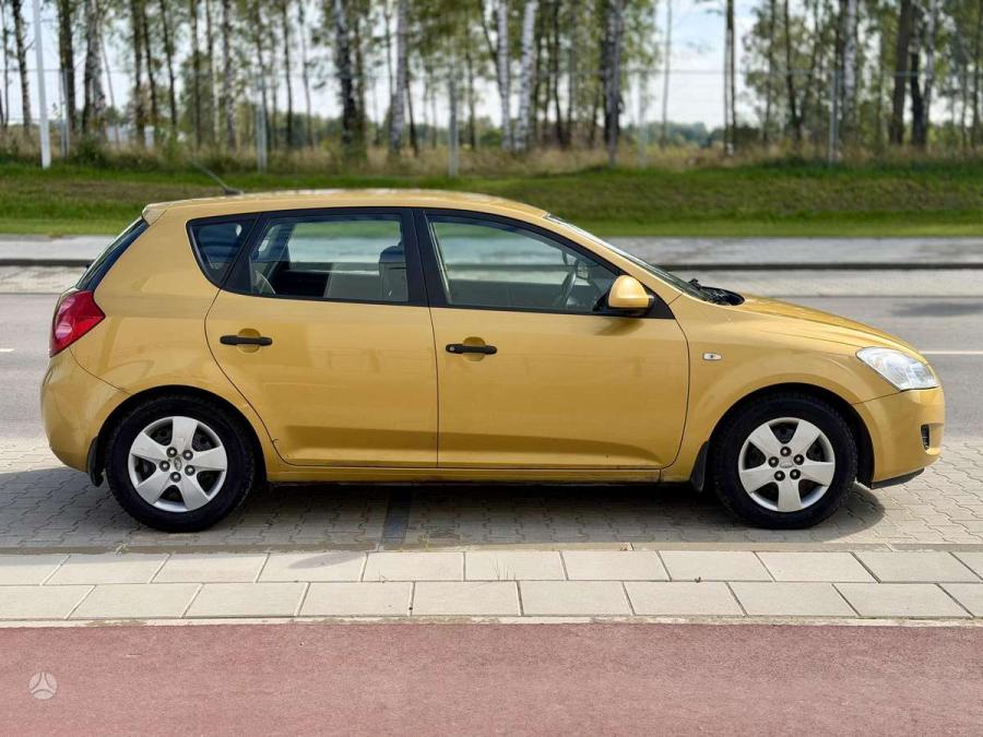 Dzeltens Kia Ceed 2008 Viļņa, ar dzinēja tilpumu 1.59 L un nobraukumu 241 tūkst. km par 1450 €, foto 6 vietnē AUTOMOTO.COM.LV