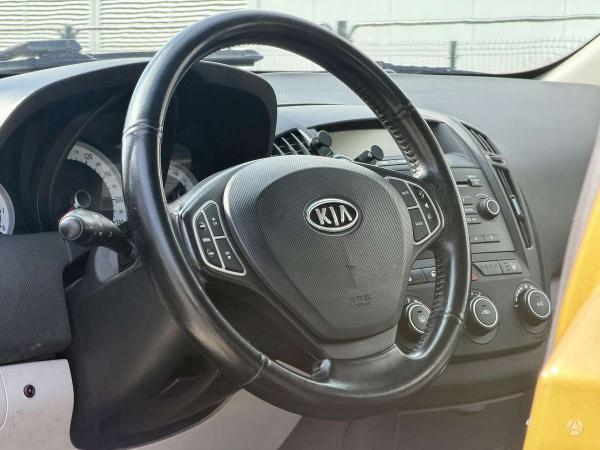 Dzeltens Kia Ceed 2008 Viļņa, ar dzinēja tilpumu 1.59 L un nobraukumu 241 tūkst. km par 1450 €, foto 10 vietnē AUTOMOTO.COM.LV