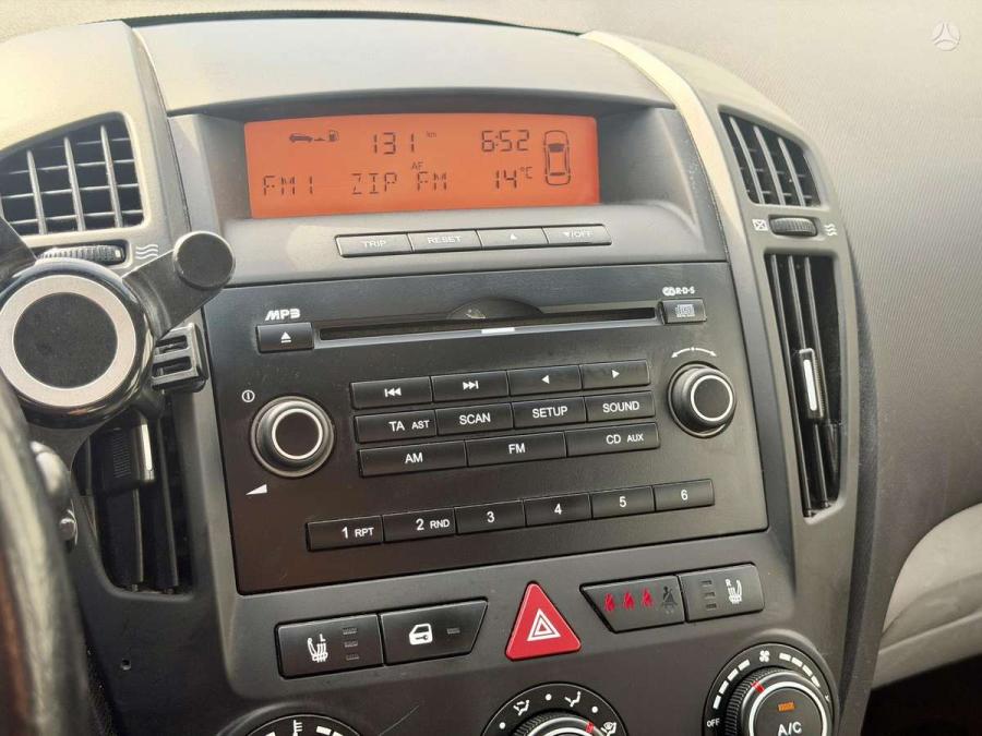 Dzeltens Kia Ceed 2008 Viļņa, ar dzinēja tilpumu 1.59 L un nobraukumu 241 tūkst. km par 1450 €, foto 17 vietnē AUTOMOTO.COM.LV