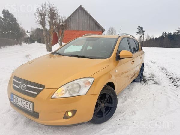 Yellow Kia Ceed 2008 in Cesis, with an engine capacity of 1.60 L and mileage of 329 thousand km for 1350 €, photo 1 on AUTOMOTO.COM.LV