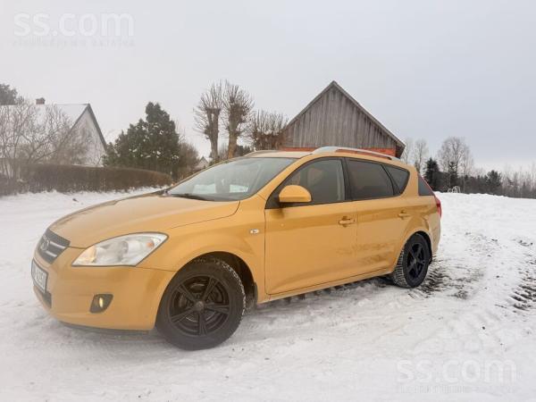 Yellow Kia Ceed 2008 in Cesis, with an engine capacity of 1.60 L and mileage of 329 thousand km for 1350 €, photo 2 on AUTOMOTO.COM.LV