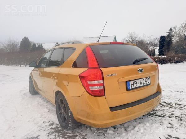Yellow Kia Ceed 2008 in Cesis, with an engine capacity of 1.60 L and mileage of 329 thousand km for 1350 €, photo 3 on AUTOMOTO.COM.LV