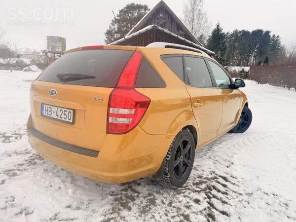 Yellow Kia Ceed 2008 in Cesis, with an engine capacity of 1.60 L and mileage of 329 thousand km for 1350 €, photo 4 on AUTOMOTO.COM.LV