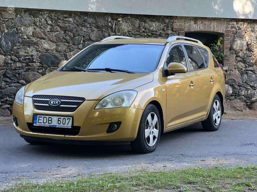 Yellow Kia Ceed 2008 in Panevezys, with an engine capacity of 1.58 L and mileage of 419 thousand km for 1250 €, photo 1 on AUTOMOTO.COM.LV