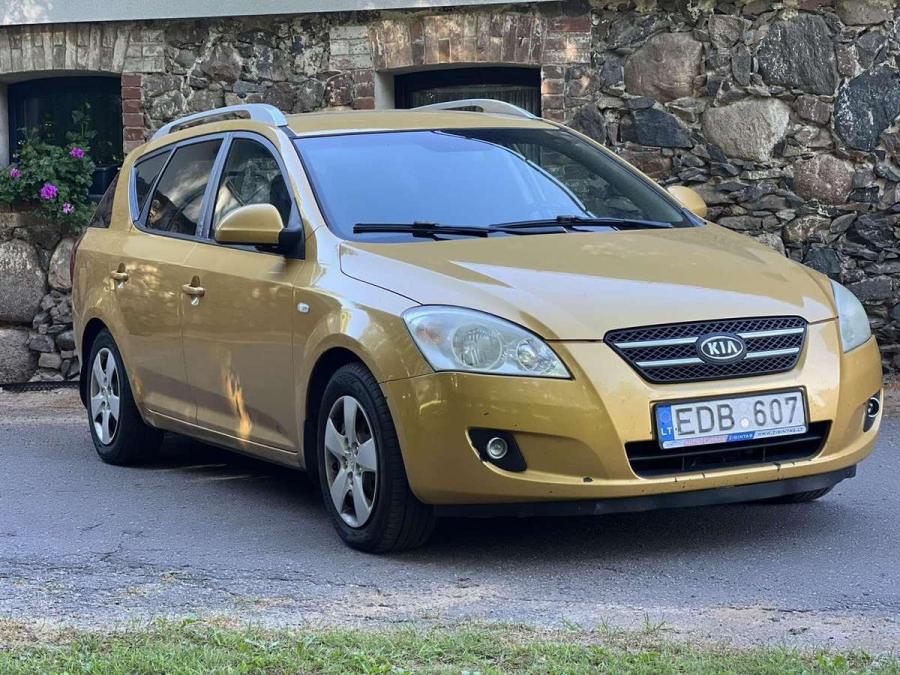 Yellow Kia Ceed 2008 in Panevezys, with an engine capacity of 1.58 L and mileage of 419 thousand km for 1250 €, photo 3 on AUTOMOTO.COM.LV