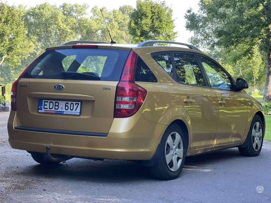 Yellow Kia Ceed 2008 in Panevezys, with an engine capacity of 1.58 L and mileage of 419 thousand km for 1250 €, photo 5 on AUTOMOTO.COM.LV