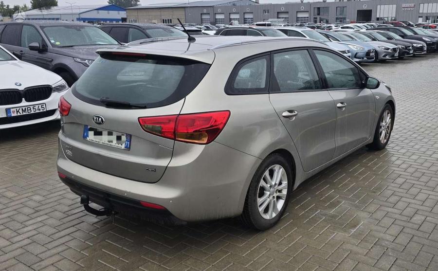 Yellow Kia Ceed 2012 in Taurage, with an engine capacity of 1.58 L and mileage of 230 thousand km for 2950 €, photo 5 on AUTOMOTO.COM.LV