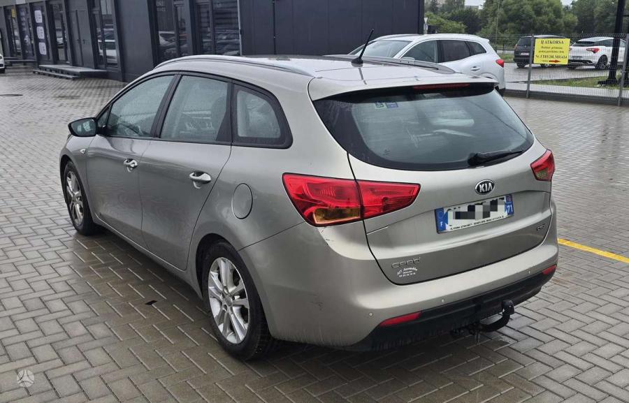 Yellow Kia Ceed 2012 in Taurage, with an engine capacity of 1.58 L and mileage of 230 thousand km for 2950 €, photo 7 on AUTOMOTO.COM.LV