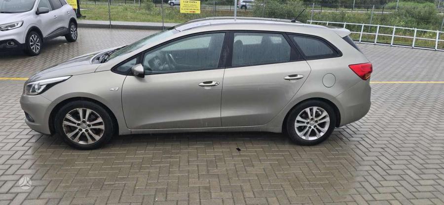 Yellow Kia Ceed 2012 in Taurage, with an engine capacity of 1.58 L and mileage of 230 thousand km for 2950 €, photo 8 on AUTOMOTO.COM.LV