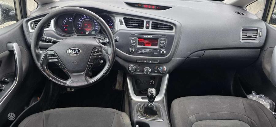 Yellow Kia Ceed 2012 in Taurage, with an engine capacity of 1.58 L and mileage of 230 thousand km for 2950 €, photo 11 on AUTOMOTO.COM.LV