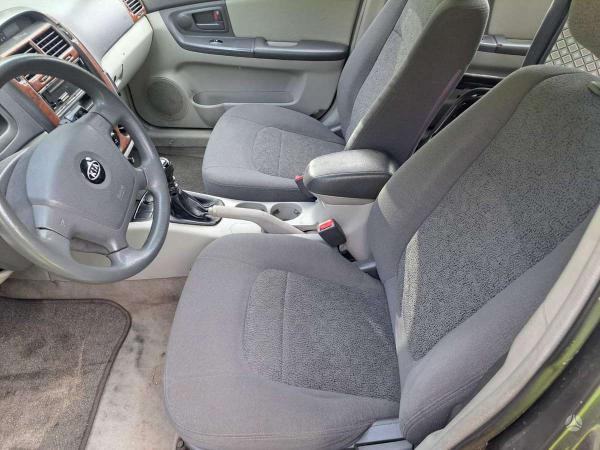 Green Kia Cerato 2005 in Kaunas, with an engine capacity of 1.49 L and mileage of 205 thousand km for 900 €, photo 6 on AUTOMOTO.COM.LV
